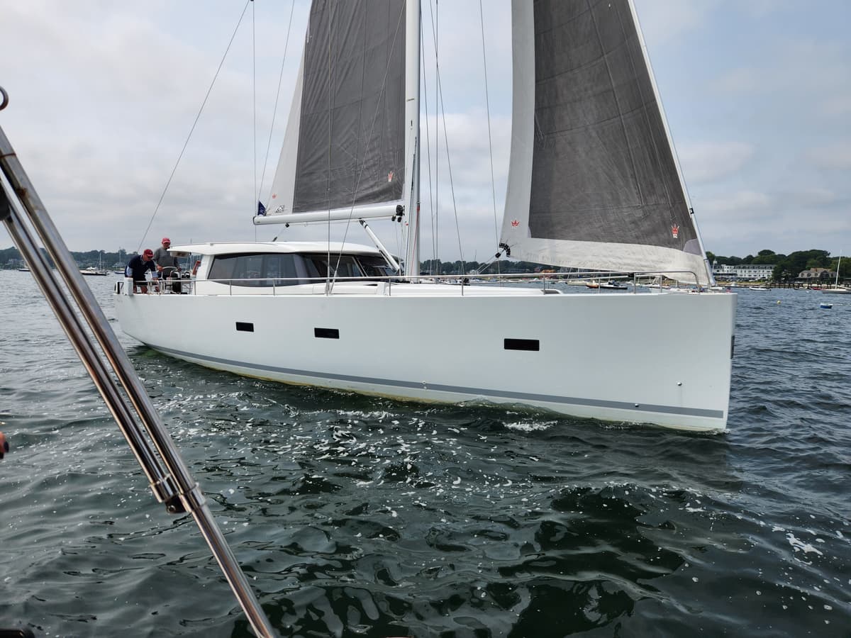 Moody Decksaloon 41 | The 41-foot sailing yacht from Moody